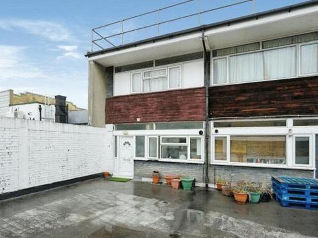 2 Bedroom Flat For Sale In London