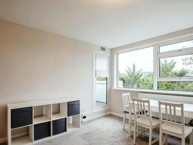 2 Bedroom Flat For Sale In London