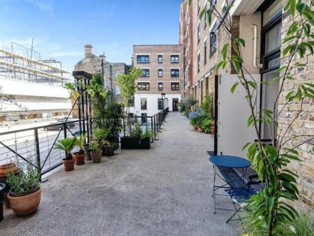 2 Bedroom Flat For Sale In London
