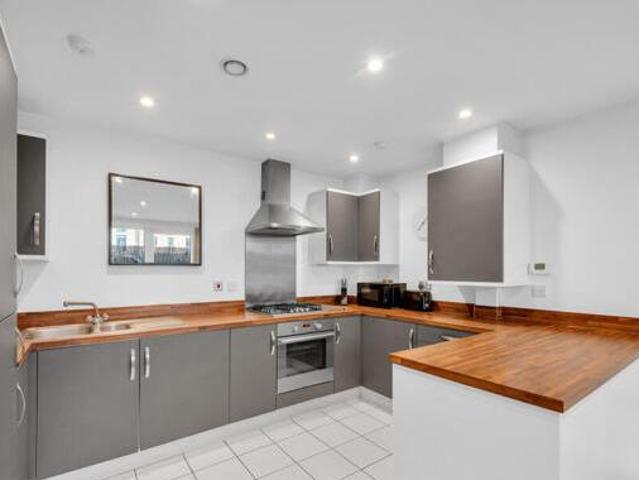 2 Bedroom Flat For Sale In London