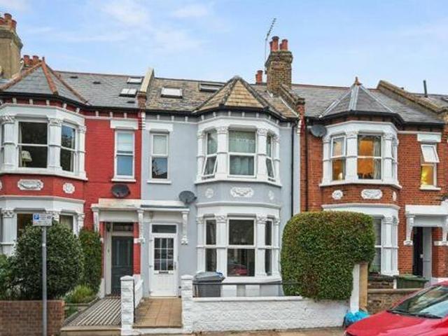 2 Bedroom Flat For Sale In London