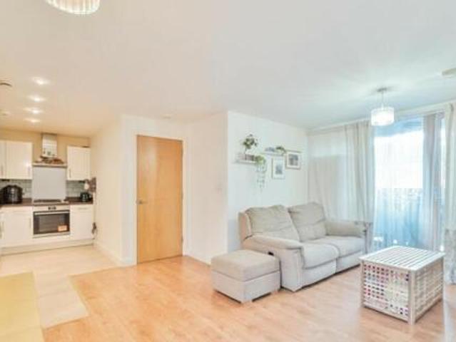 2 Bedroom Flat For Sale In London