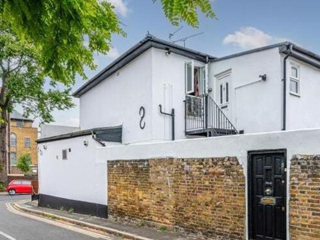 2 Bedroom Flat For Sale In London