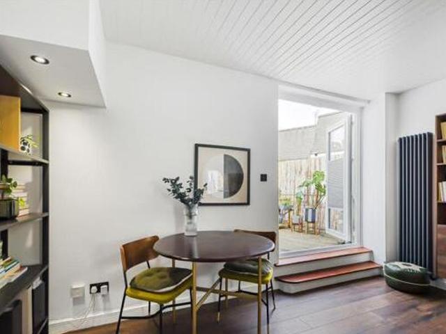 2 Bedroom Flat For Sale In London