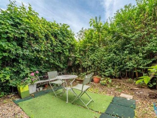 2 Bedroom Flat For Sale In London