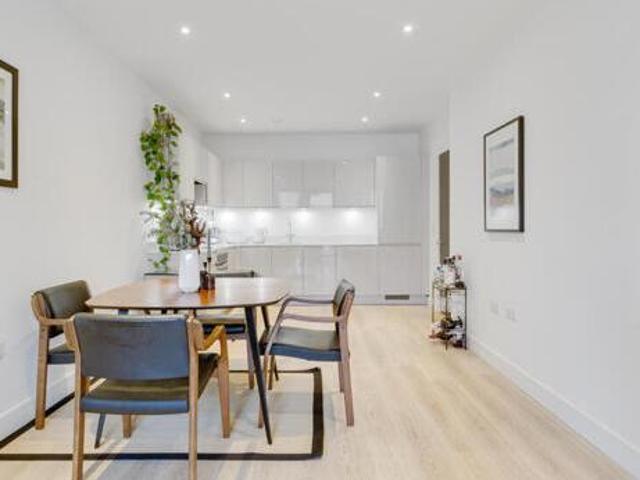 2 Bedroom Flat For Sale In London
