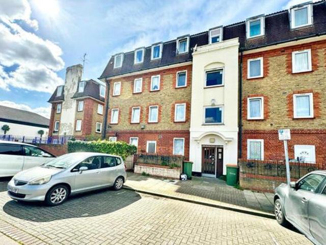 2 Bedroom Flat For Sale In London