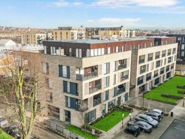 2 Bedroom Flat For Sale In London
