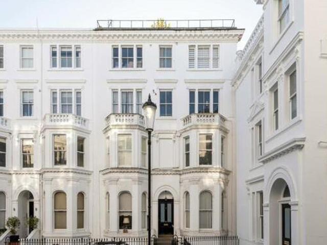 2 Bedroom Flat For Sale In London