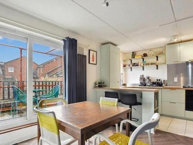 2 Bedroom Flat For Sale In London
