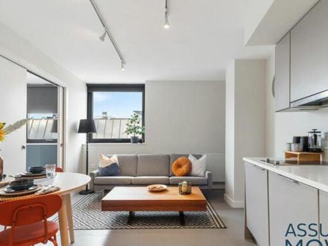 2 Bedroom Flat For Sale In London