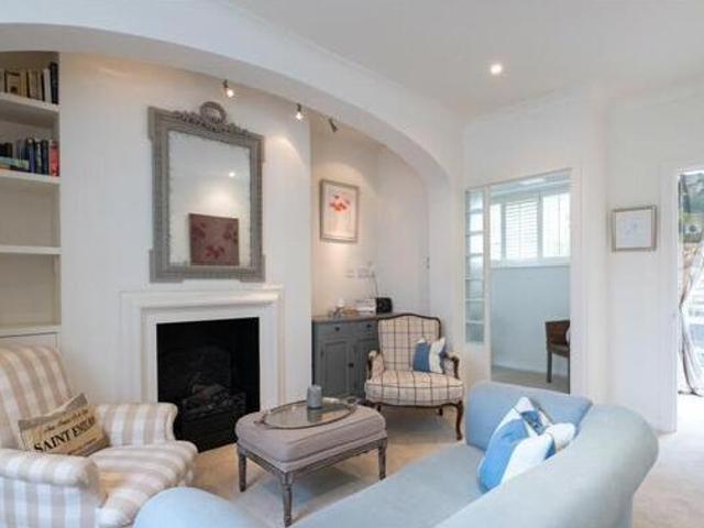 2 Bedroom Flat For Sale In London