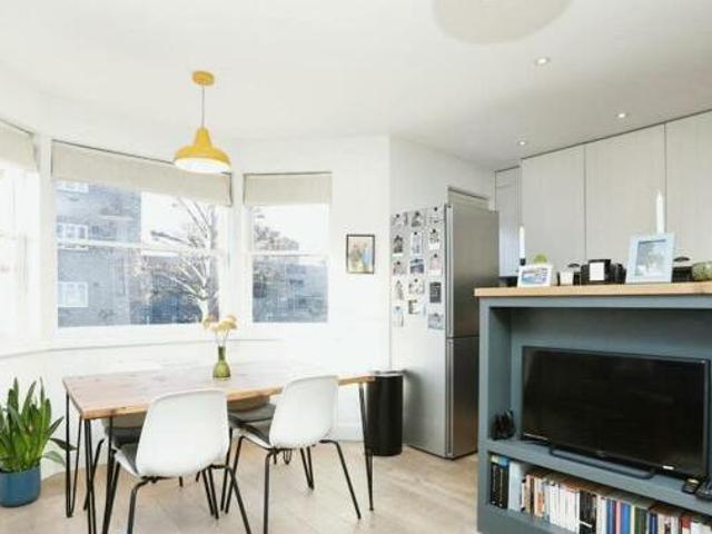 2 Bedroom Flat For Sale In London
