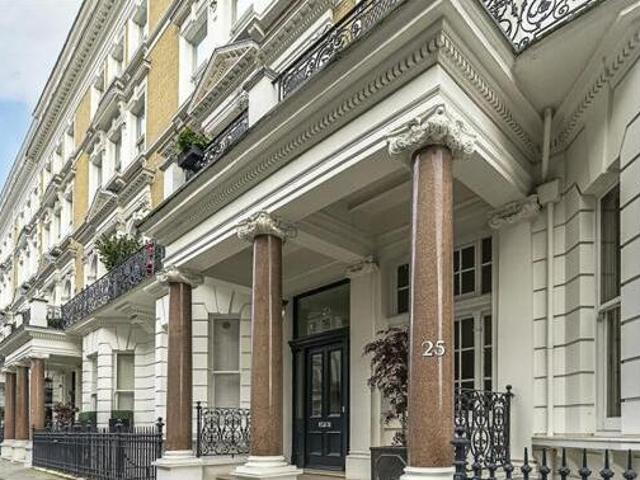 2 Bedroom Flat For Sale In London