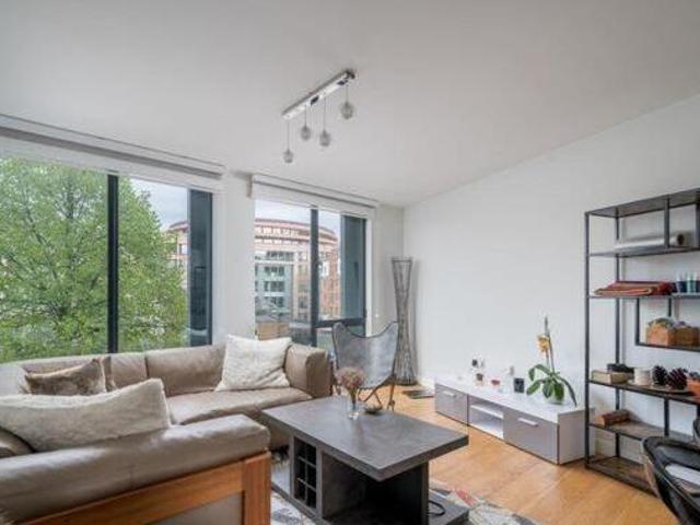 2 Bedroom Flat For Sale In London