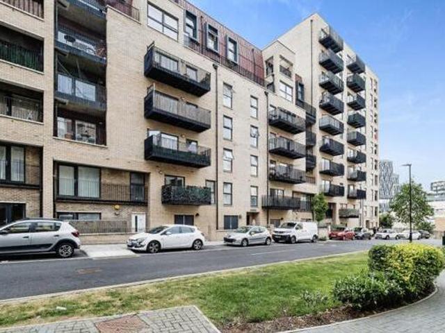 2 Bedroom Flat For Sale In London