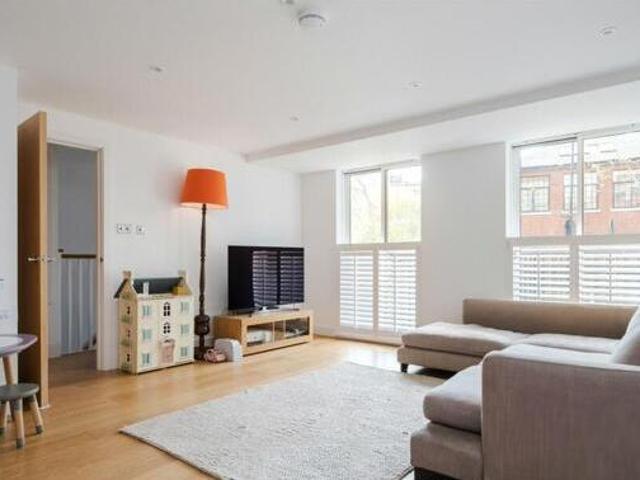 2 Bedroom Flat For Sale In London