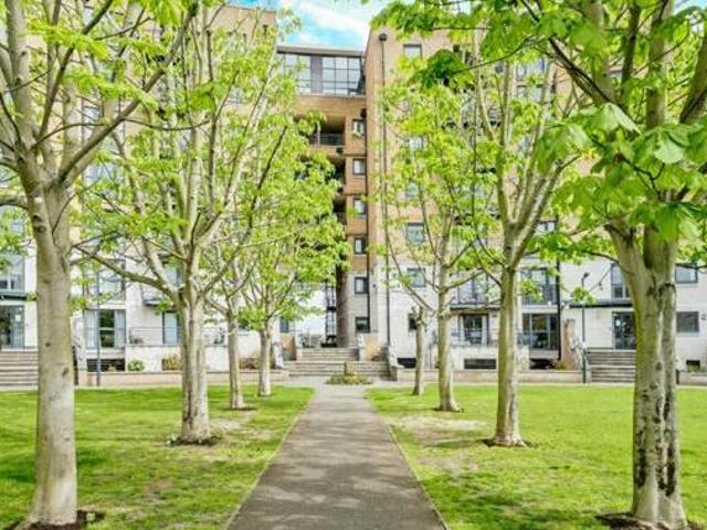 2 Bedroom Flat For Sale In London