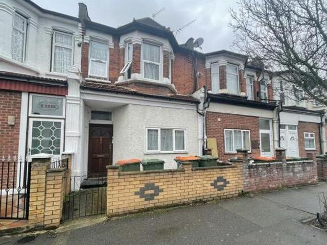 2 Bedroom Flat For Sale In London