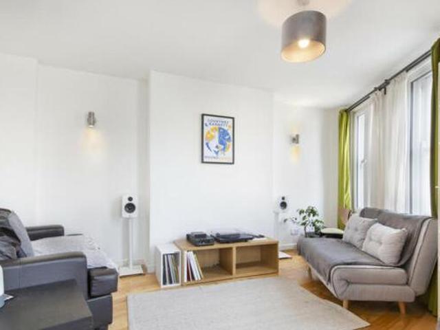2 Bedroom Flat For Sale In London