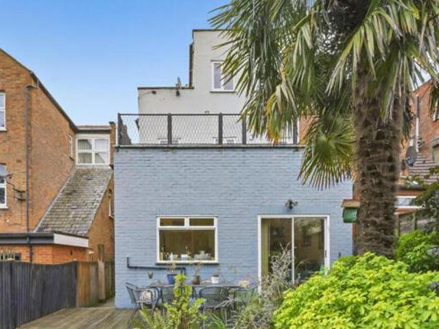 2 Bedroom Flat For Sale In London