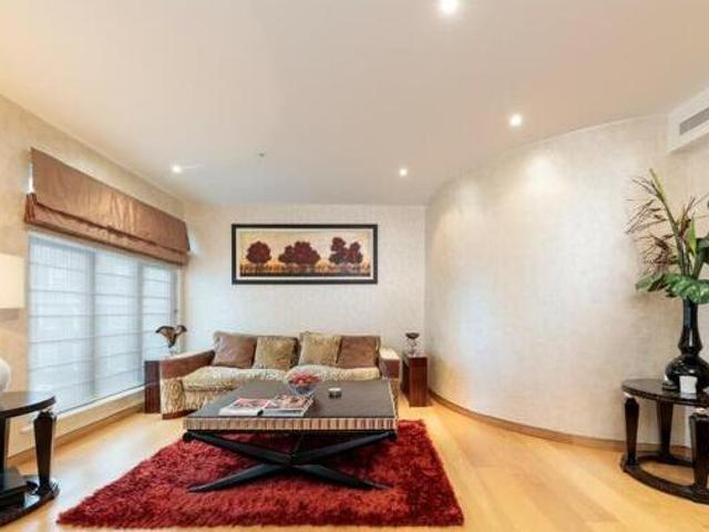 2 Bedroom Flat For Sale In London