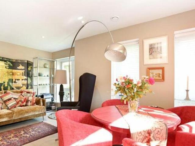 2 Bedroom Flat For Sale In London