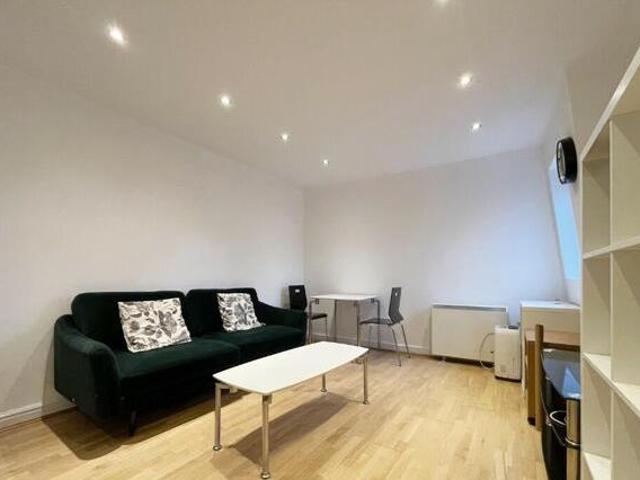 2 Bedroom Flat For Sale In London