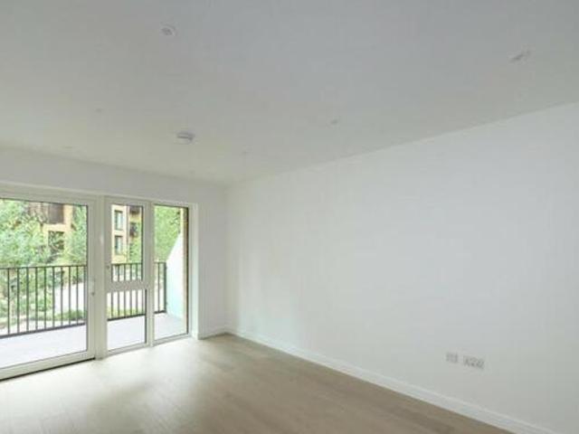 2 Bedroom Flat For Sale In London