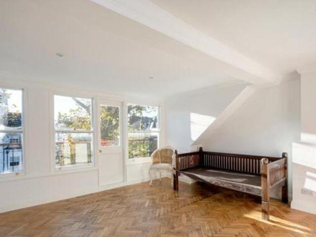 2 Bedroom Flat For Sale In London