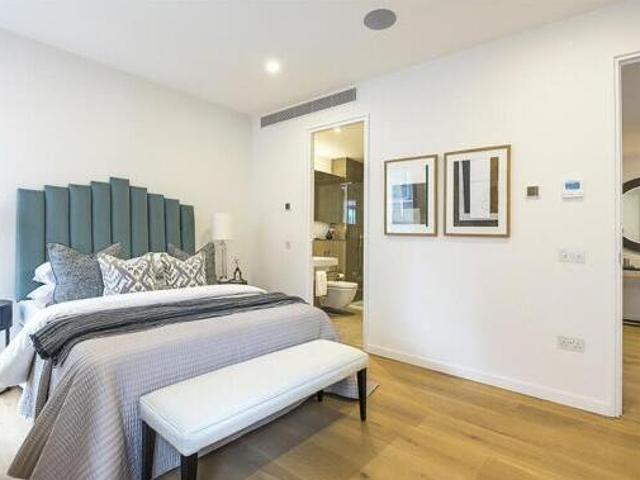2 Bedroom Flat For Sale In London