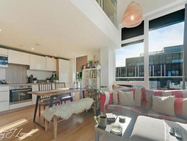 2 Bedroom Flat For Sale In London