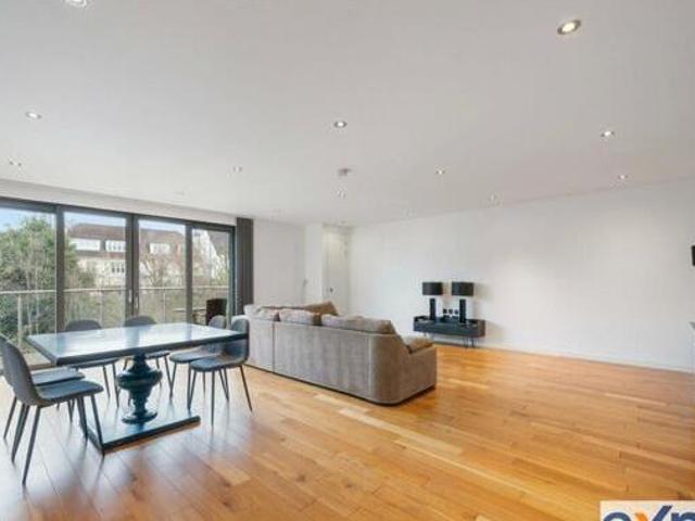 2 Bedroom Flat For Sale In London