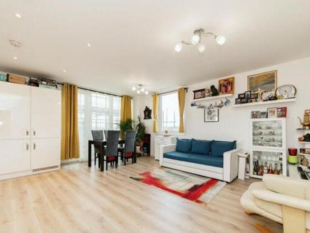2 Bedroom Flat For Sale In London