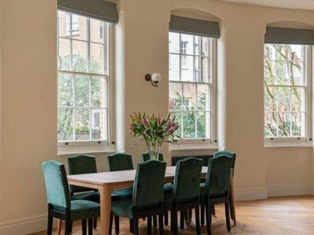 2 Bedroom Flat For Sale In London