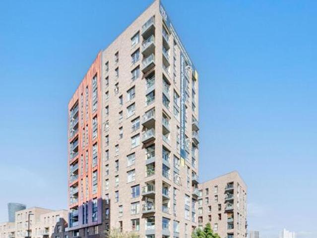 2 Bedroom Flat For Sale In London