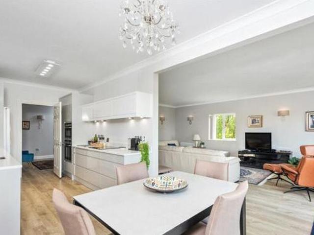 2 Bedroom Flat For Sale In London