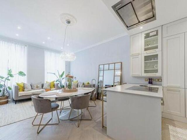 2 Bedroom Flat For Sale In London
