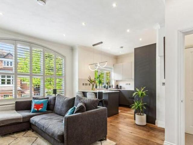 2 Bedroom Flat For Sale In London