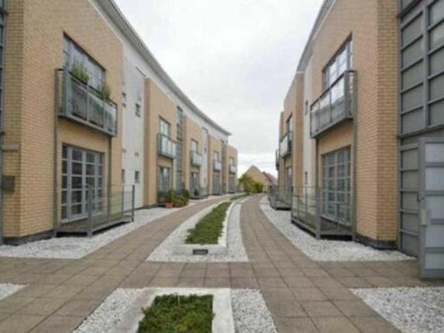 2 Bedroom Flat For Sale In London