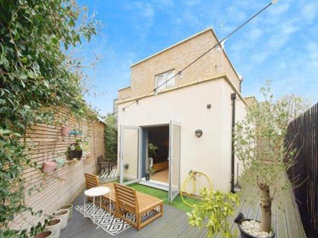 2 Bedroom Flat For Sale In London