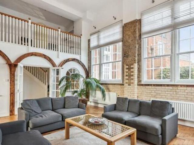 2 Bedroom Flat For Sale In London