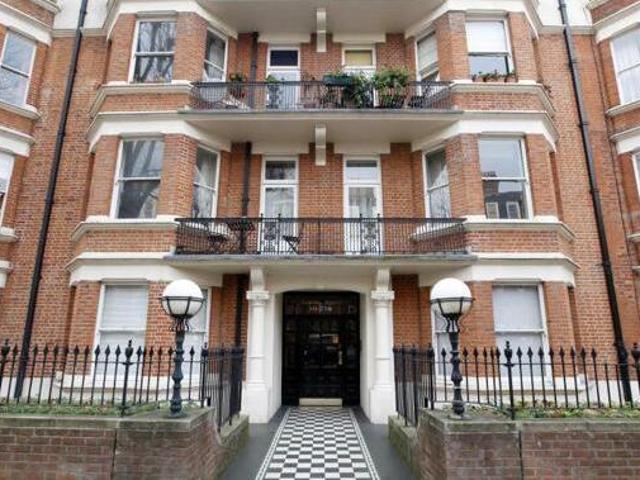 2 Bedroom Flat For Sale In London