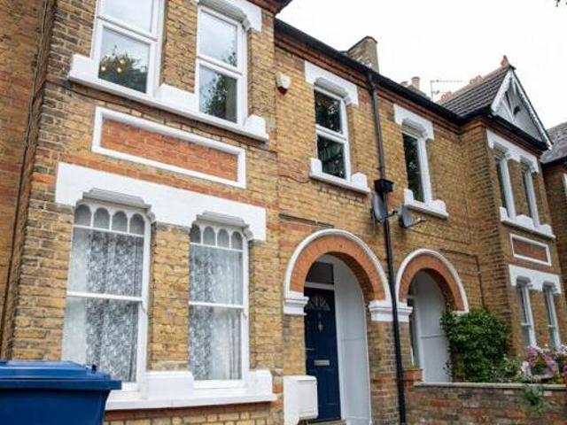 2 Bedroom Flat For Sale In London