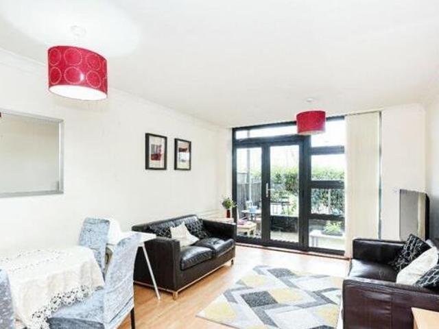 2 Bedroom Flat For Sale In London