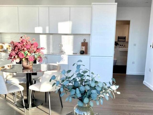 2 Bedroom Flat For Sale In London