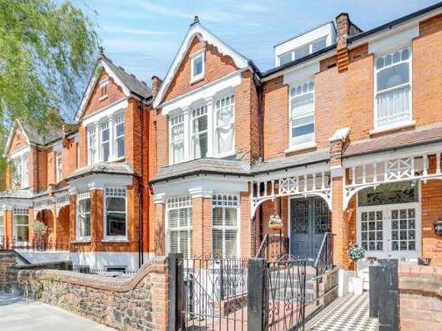 2 Bedroom Flat For Sale In London