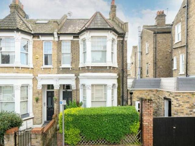 2 Bedroom Flat For Sale In London