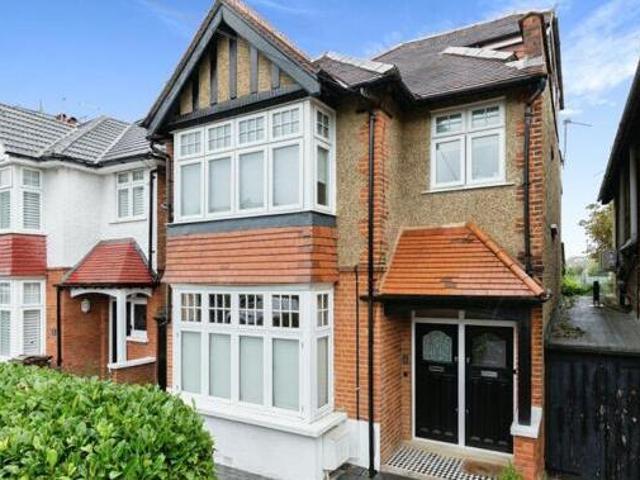 2 Bedroom Flat For Sale In London