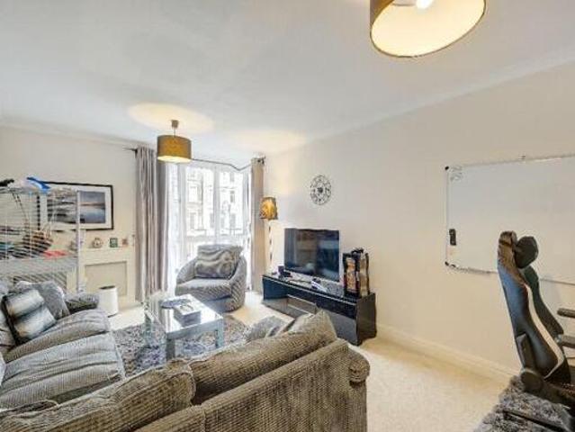 2 Bedroom Flat For Sale In London